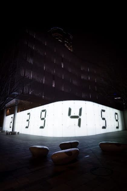 宮島達男の《Counter Void》が再点灯。六本木の街で「生と死」を考える3日間｜画像ギャラリー 2 / 5｜美術手帖