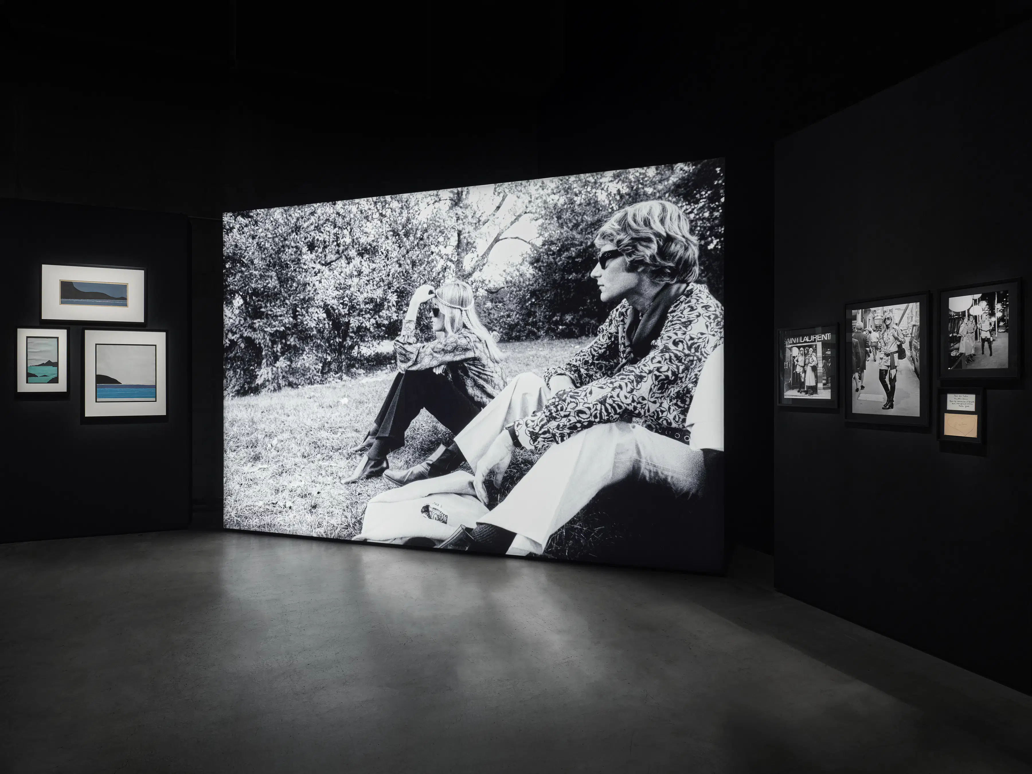 「BETTY CATROUX - YVES SAINT LAURENT 唯一無二の女性展」が開催中。盟友ベティ・カトル―が伝えるイヴ ...