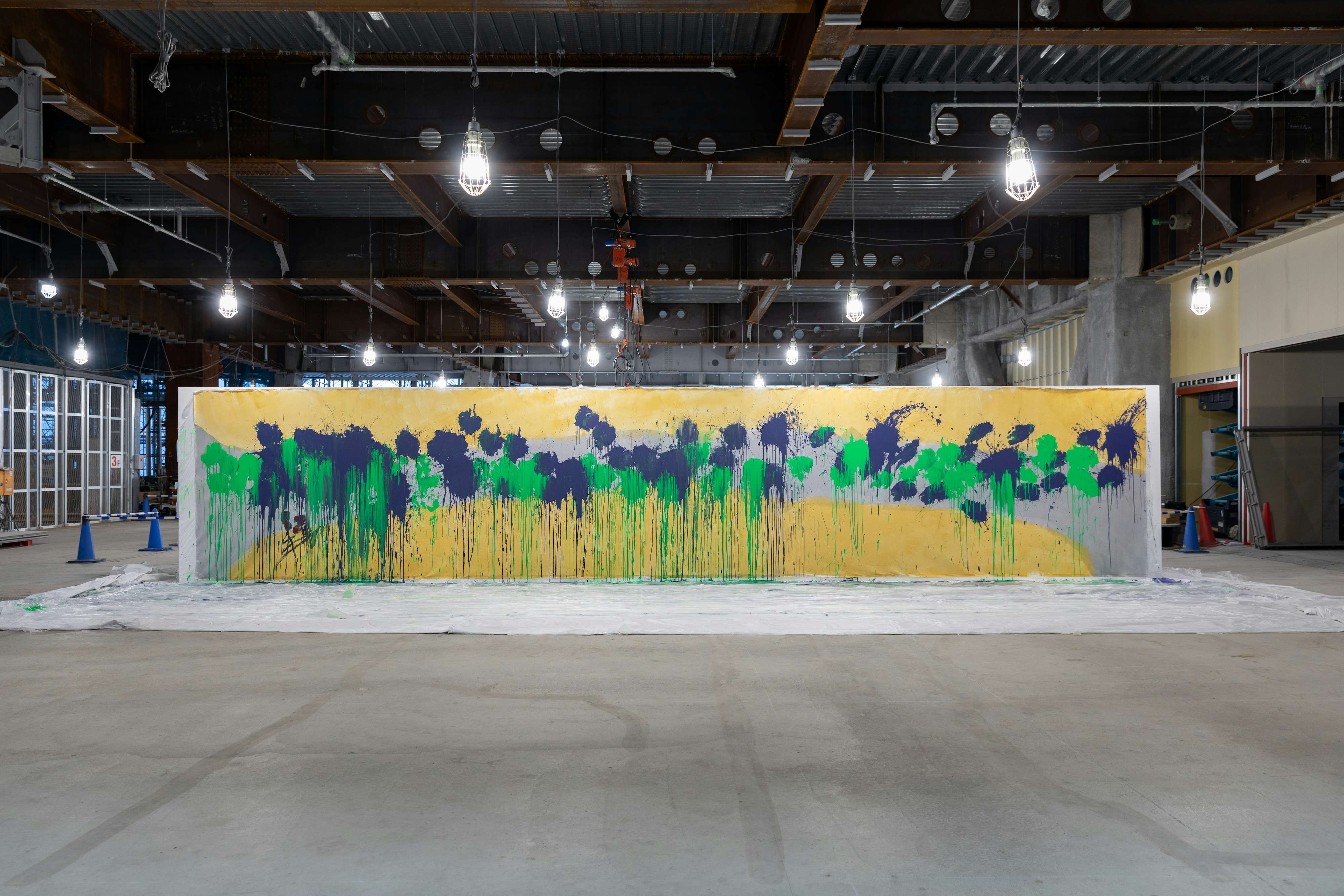 歌舞伎町の王城ビルを舞台に。Chim↑Pom from Smappa!Groupの新プロジェクト「ナラッキー」が9月に開催へ｜美術手帖