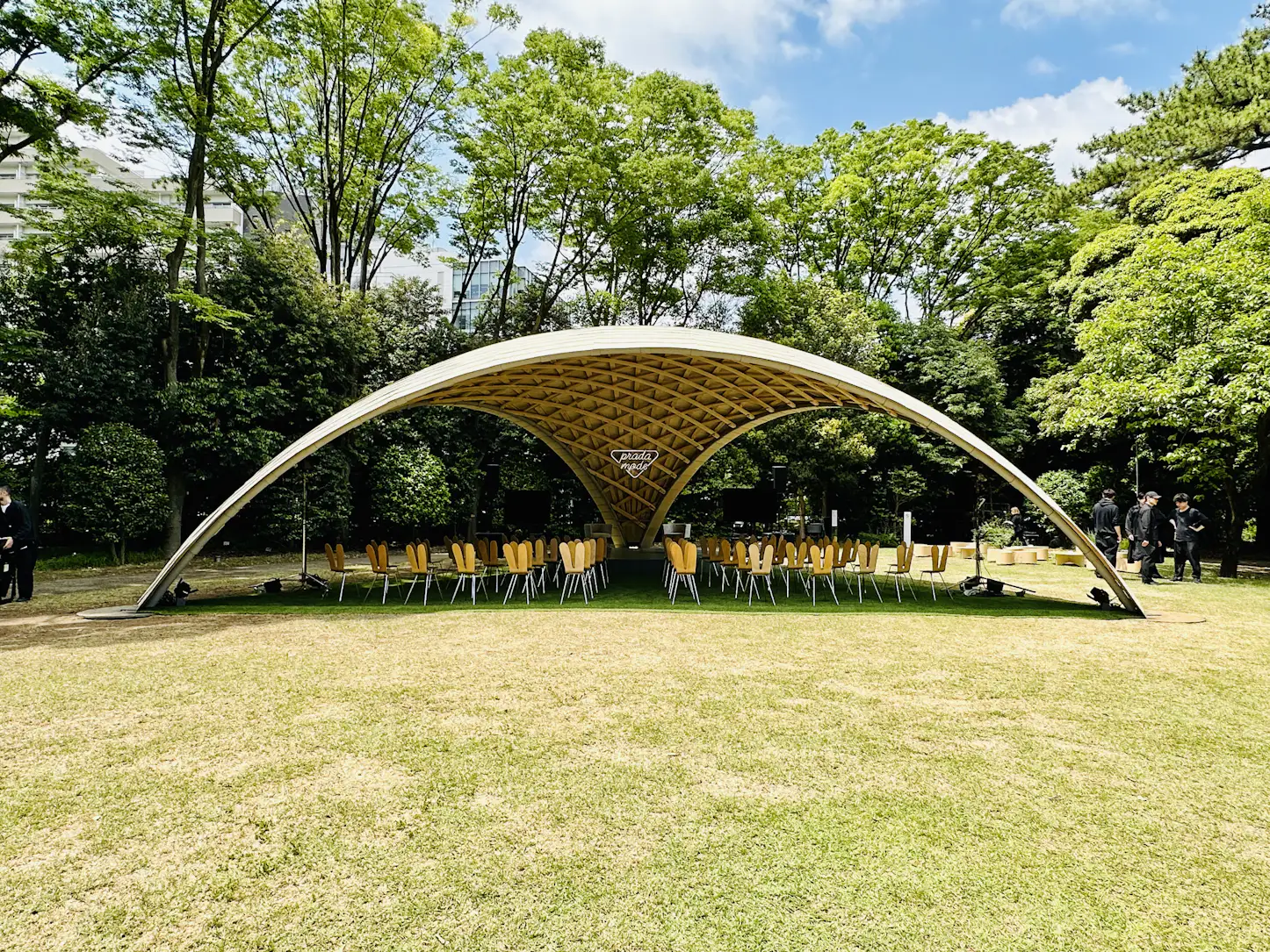 プラダ主催の文化を体験する2日間の旅。東京都庭園美術館の「PRADA MODE TOKYO」はなぜ実現したのか？｜画像ギャラリー 7/7｜美術手帖