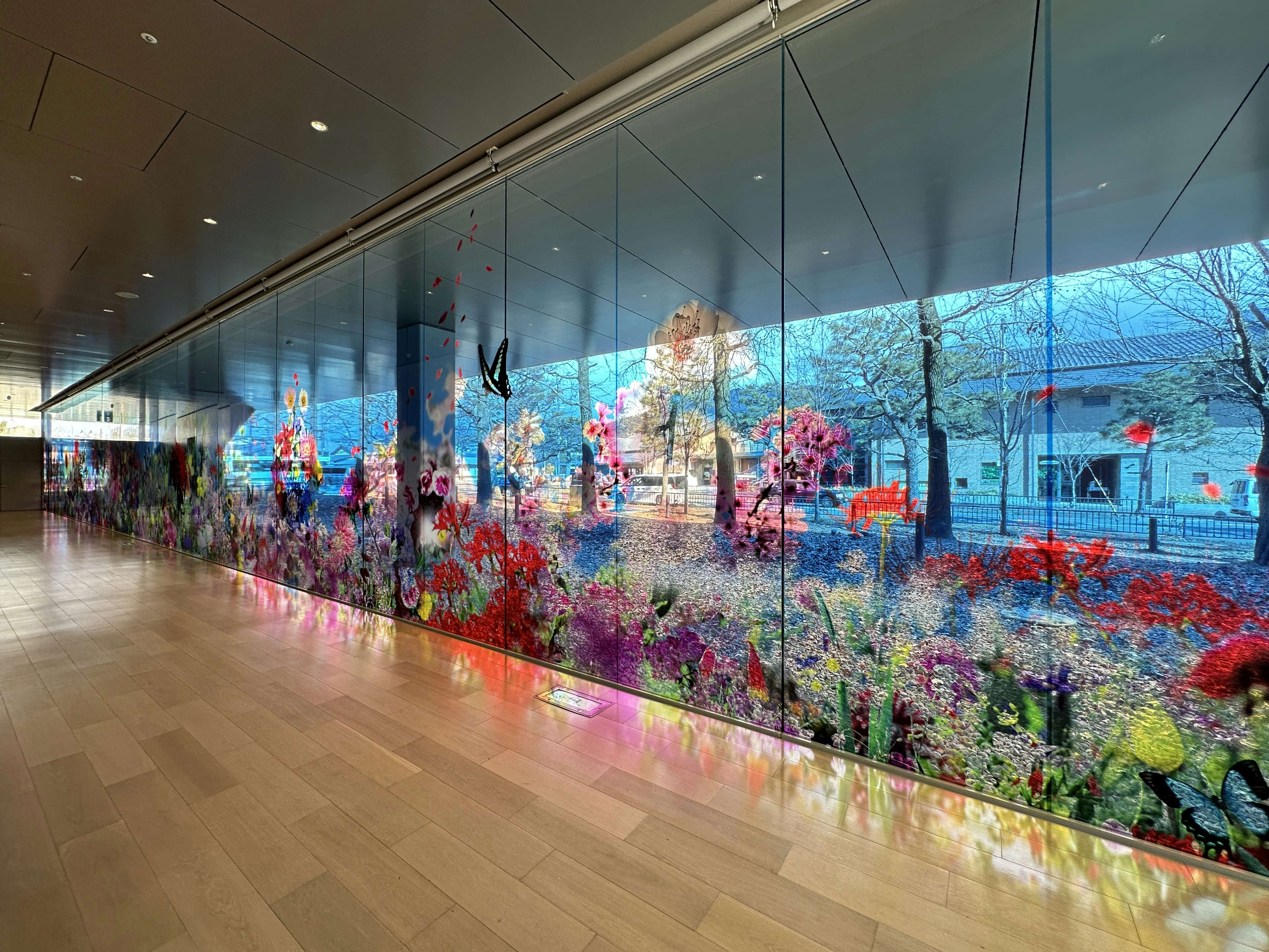 「蜷川実花展 with EiM：彼岸の光、此岸の影」（京都市京セラ美術館）開幕レポート｜画像ギャラリー 7 / 11｜美術手帖