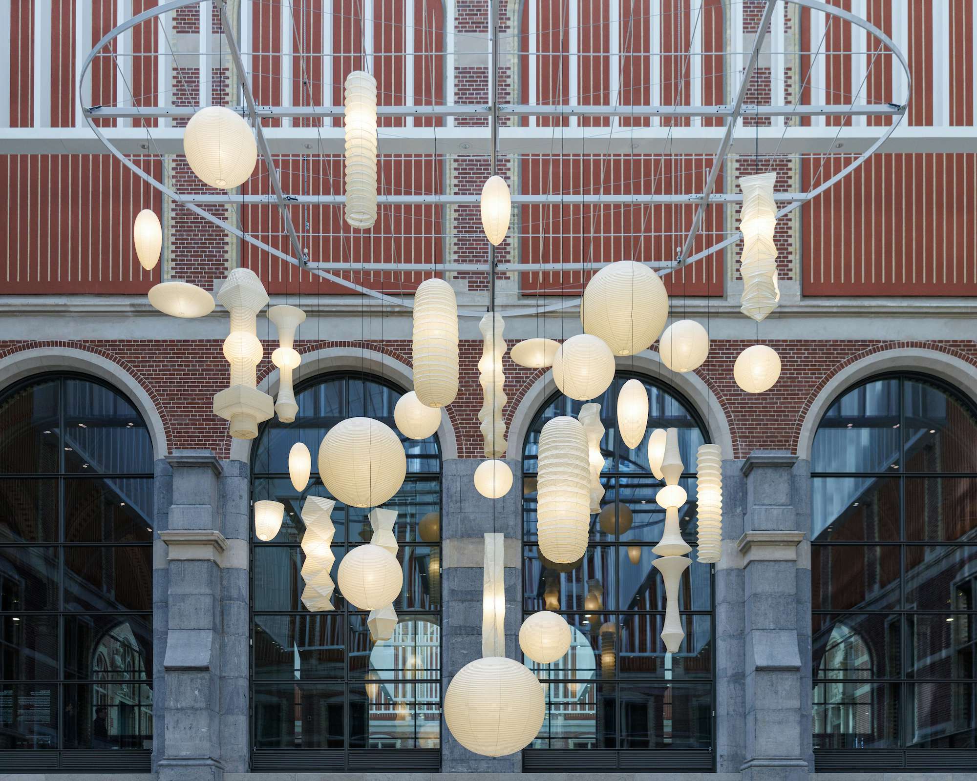 新世代のギャラリストが放つ旺盛なエネルギー。GALLERY HAYASHI + ART BRIDGEのディレクターに聞く｜美術手帖